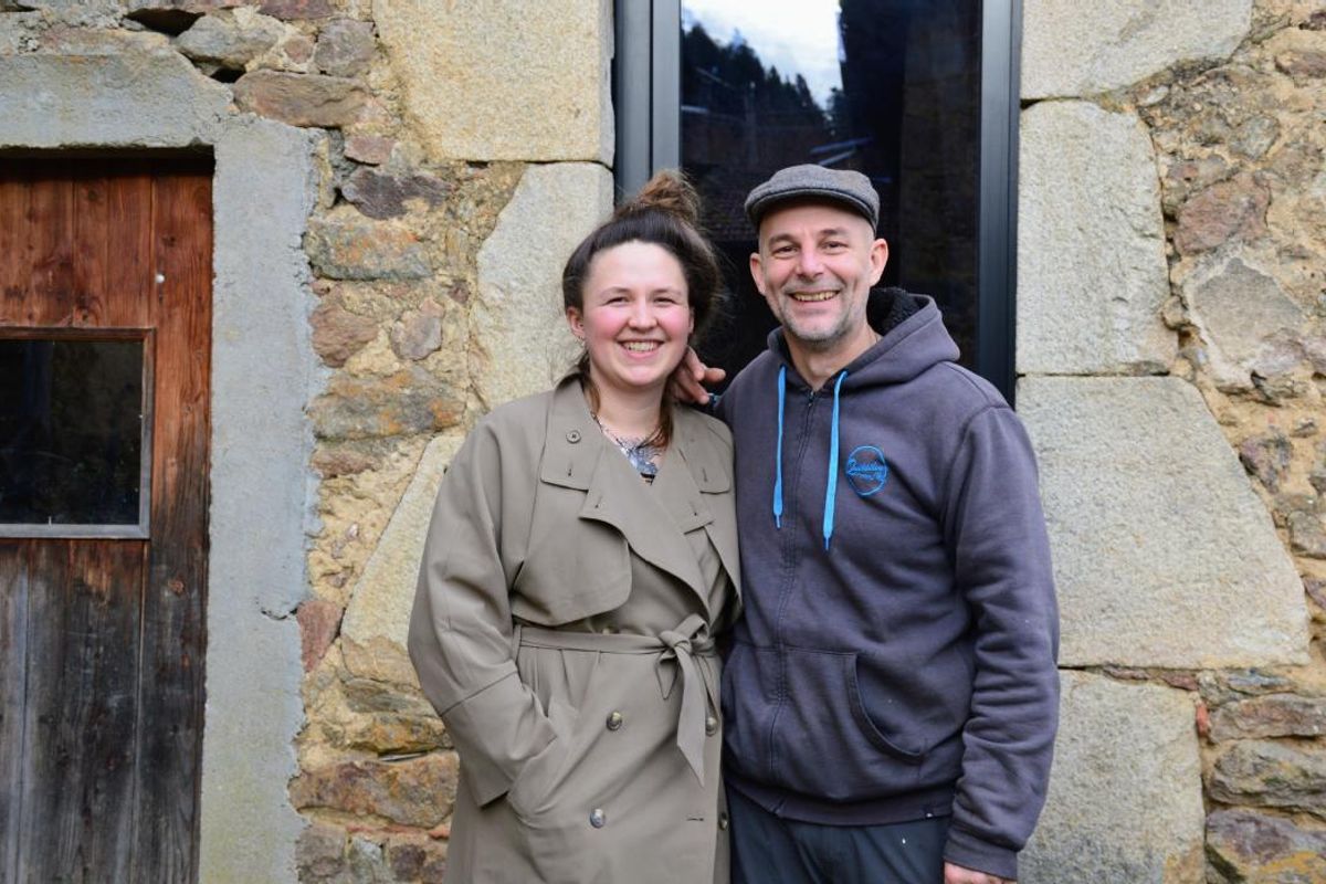 Ce couple rénove un corps de ferme inhabité depuis un siècle au coeur ...