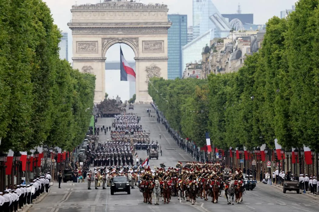 Défilé et parade du 14-Juillet sur les Champs-Élysées : 5 images pour ...