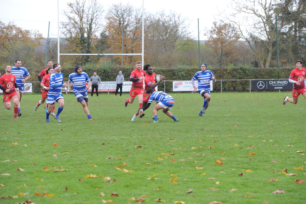 Le Paron FC gagne son premier point, un 94-0 en rugby et un Brienonnais ...