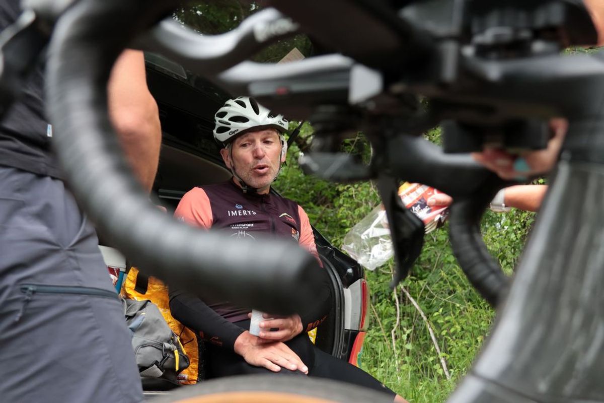 Jérôme Bonnet raconte son incroyable tour du Cantal à vélo sans étapes ...