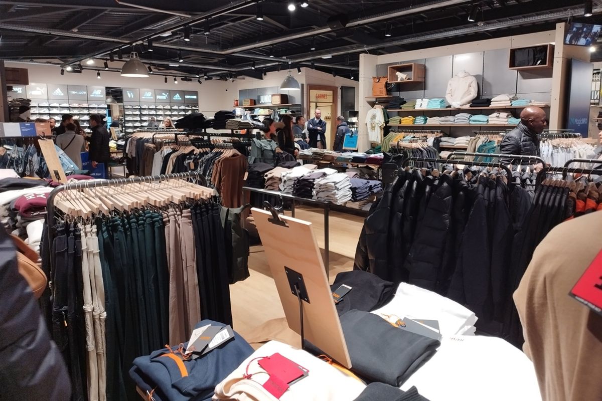 Blue Box, un nouveau magasin multimarques, inauguré à Nevers - Le ...
