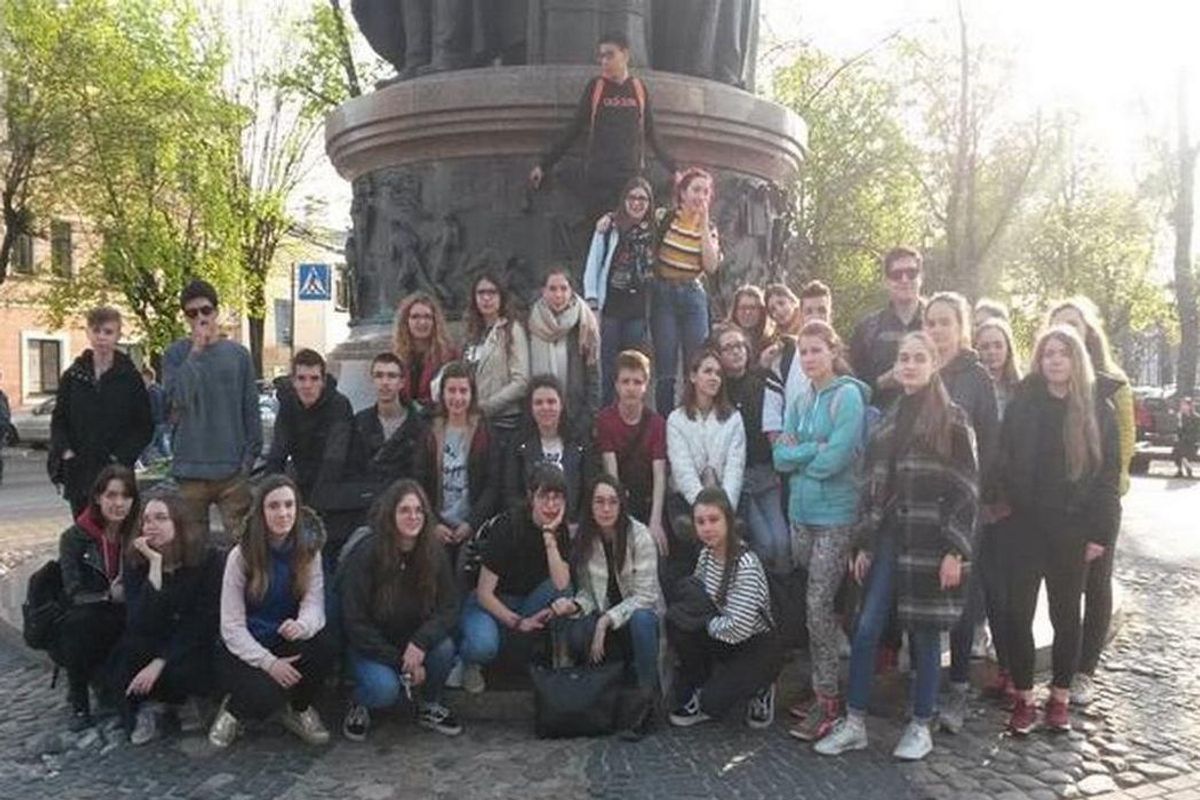 Vingt élèves du lycée Raoul-Follereau en immersion - Le Journal du Centre