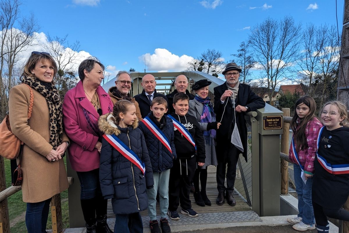 Une passerelle en hommage à Jean Cluzel inaugurée à Saint-Pourçain-sur ...