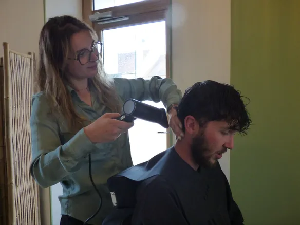 Madline Hérisson ouvre son salon de coiffure cocooning à Livry, un ...