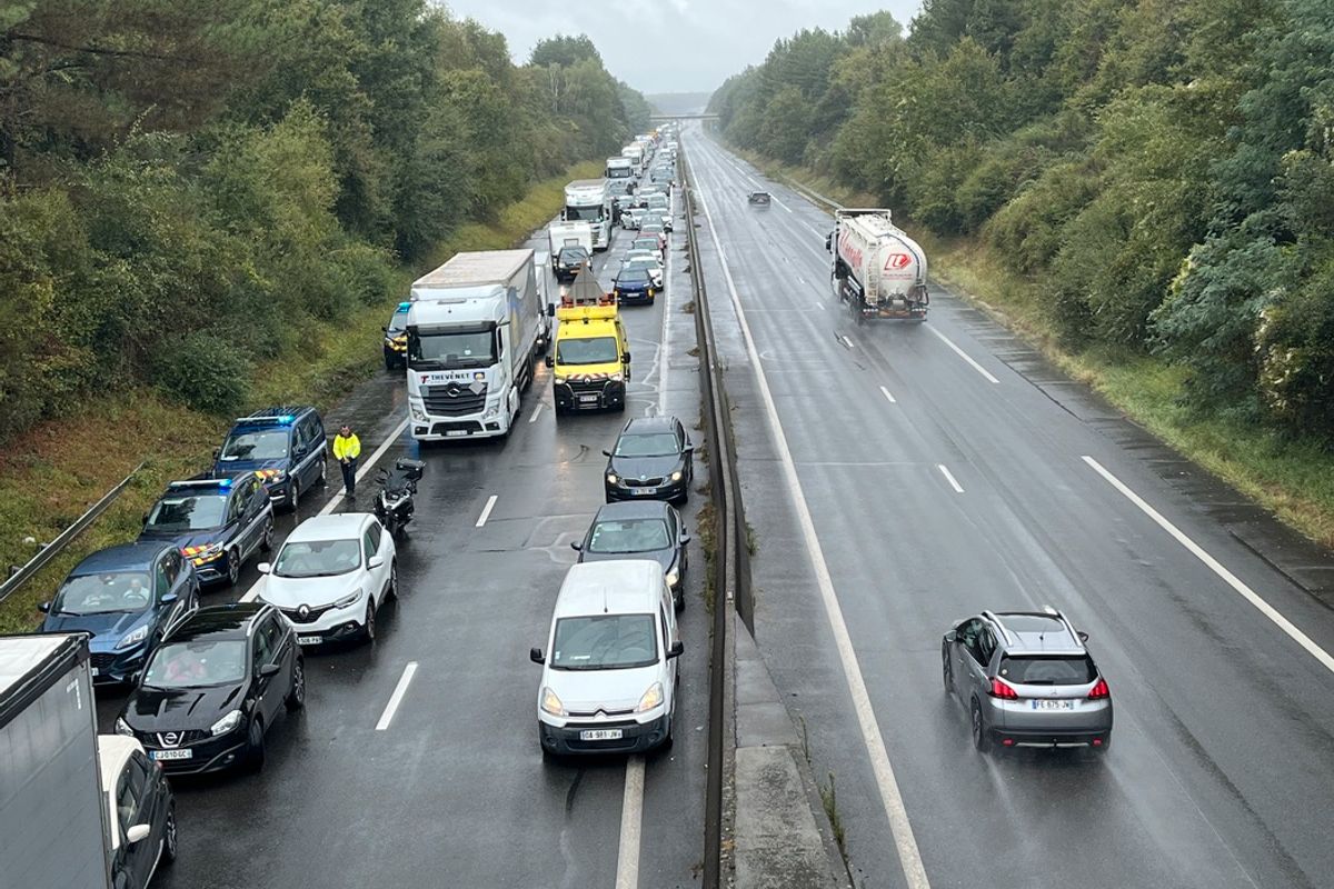 Accident sur l'A71 à Vierzon : la circulation rétablie dans le sens ...