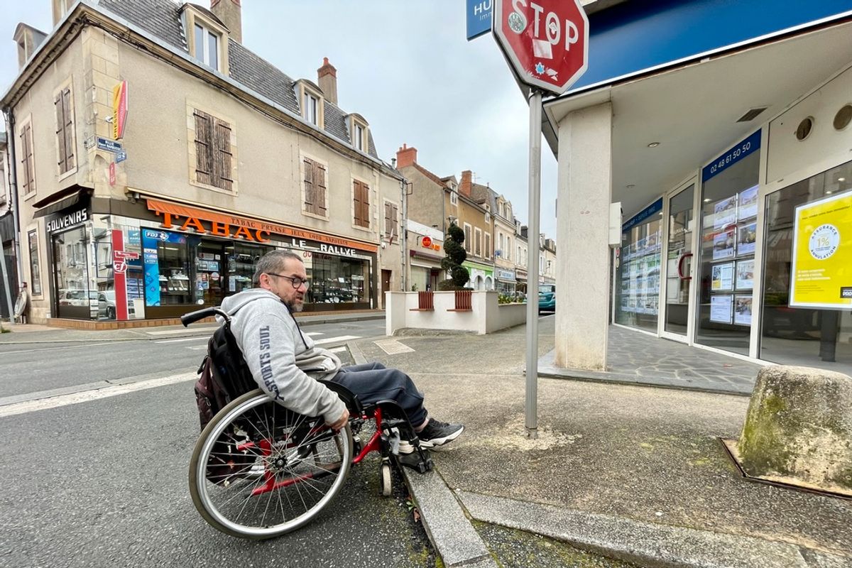 En fauteuil roulant depuis ses 6 ans, David Legay partage ses ...