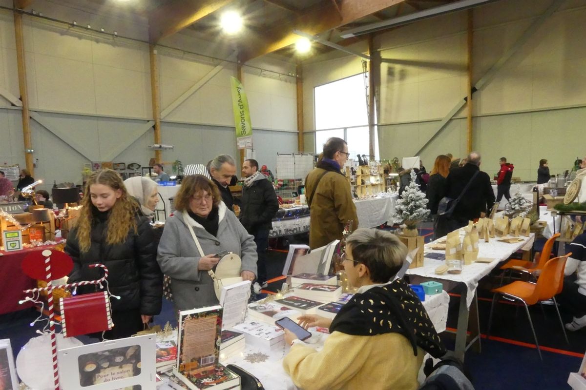 Une foule d’artisans au marché de Noël - La République du Centre