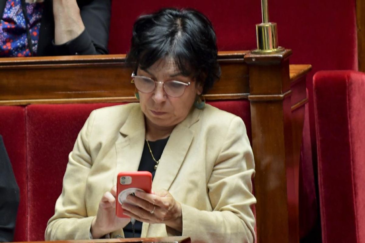Une augmentation de 305€ que ne dépensera pas la députée PS Christine ...