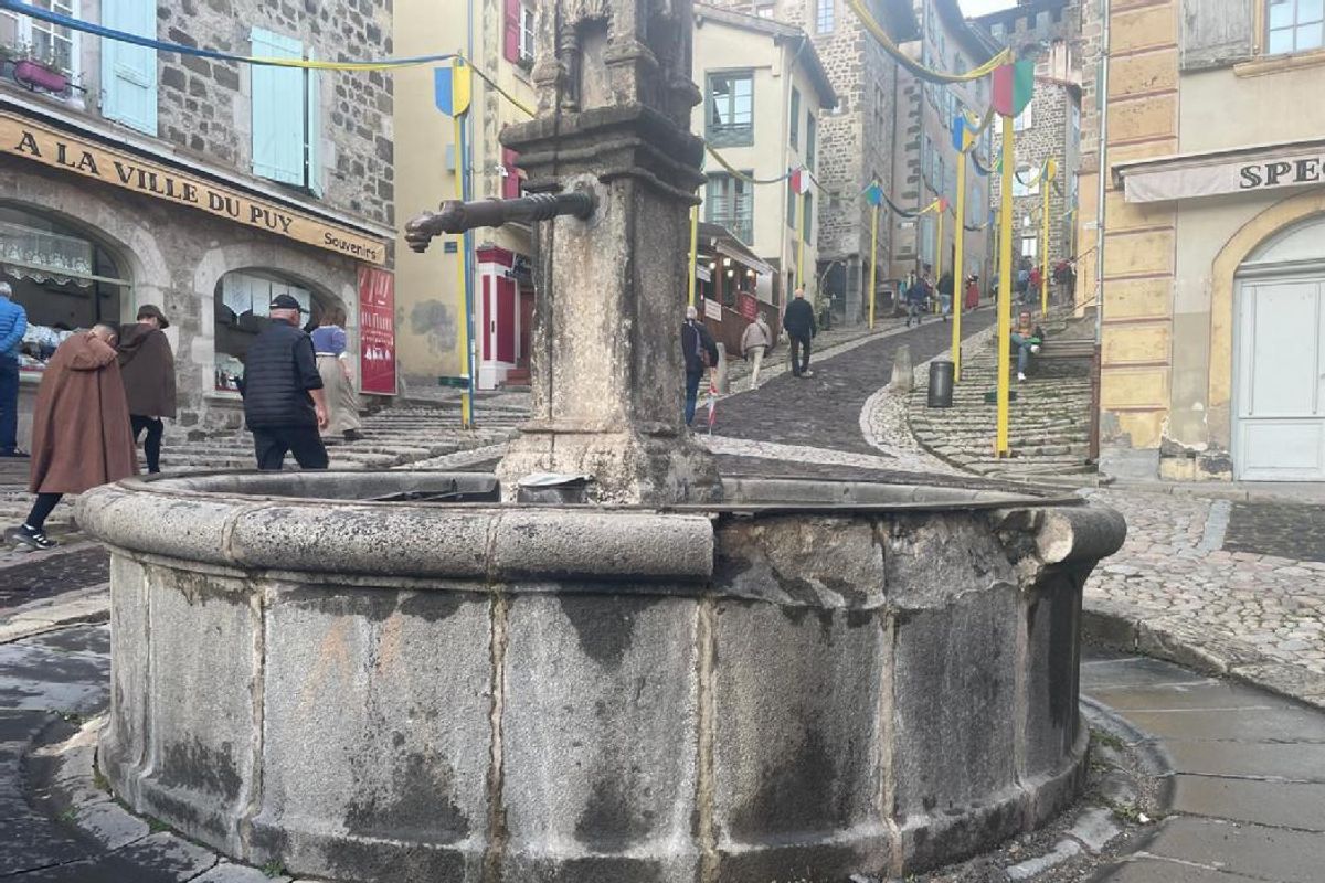 Cette fontaine emblématique du Puy-en-Velay va être restaurée - L’Éveil de la Haute-Loire