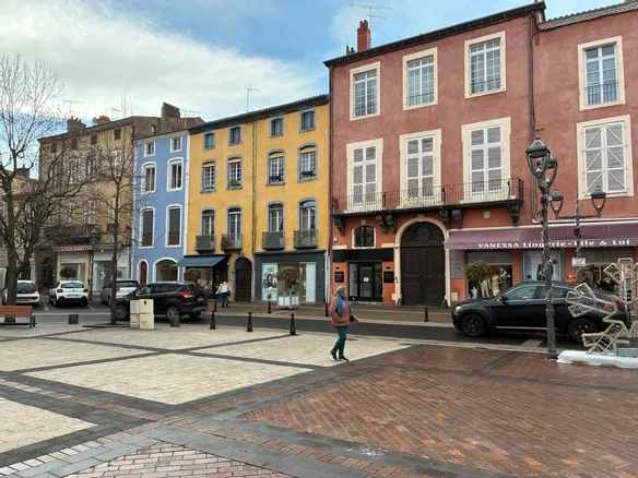 Pourquoi autant de façades colorées dans le centre-ville d'Issoire ...