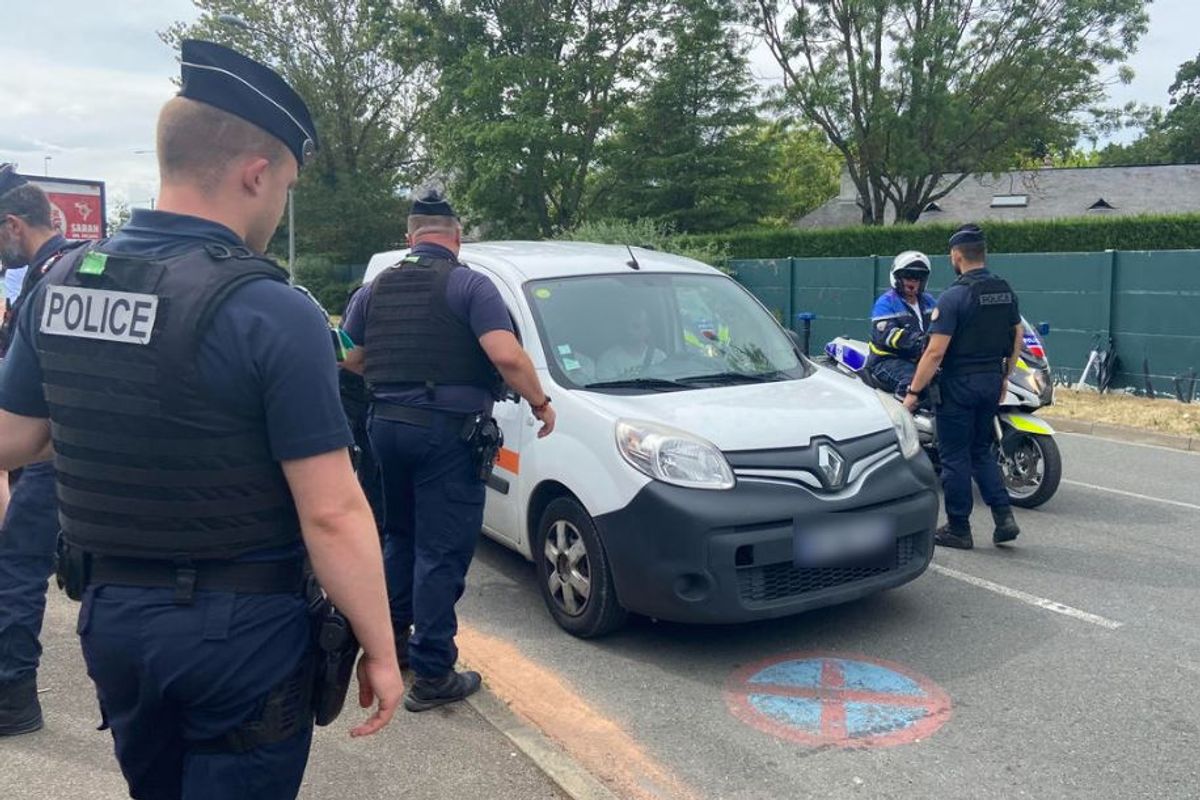 Un important contrôle de police déployé sur la RD 2020 à Saran... avec ...