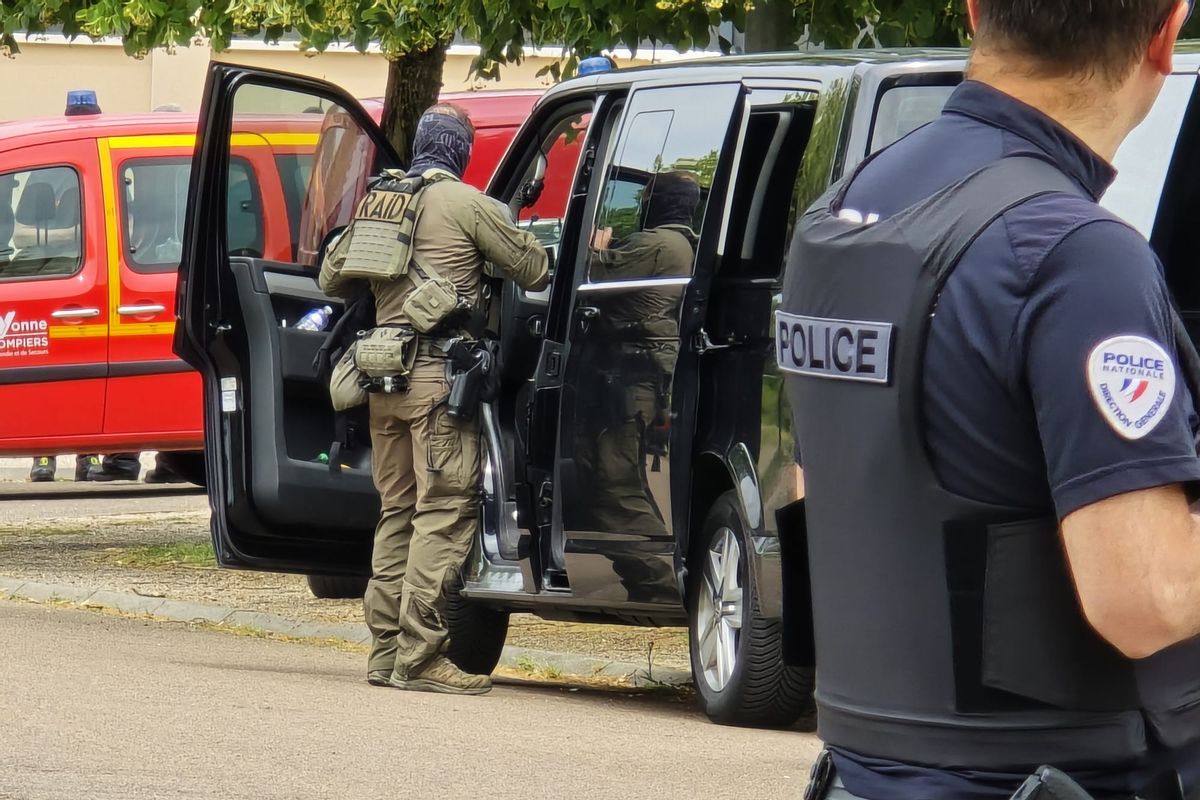 Le Raid est intervenu à Auxerre après des tirs en pleine rue - L’Écho ...