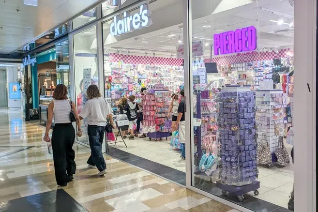 Claire's France sauvée en partie : la moitié des emplois reprise, le ...
