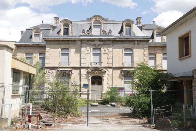 Le futur de l'ancien hôpital et des anciennes écuries de Tarare enfin ...