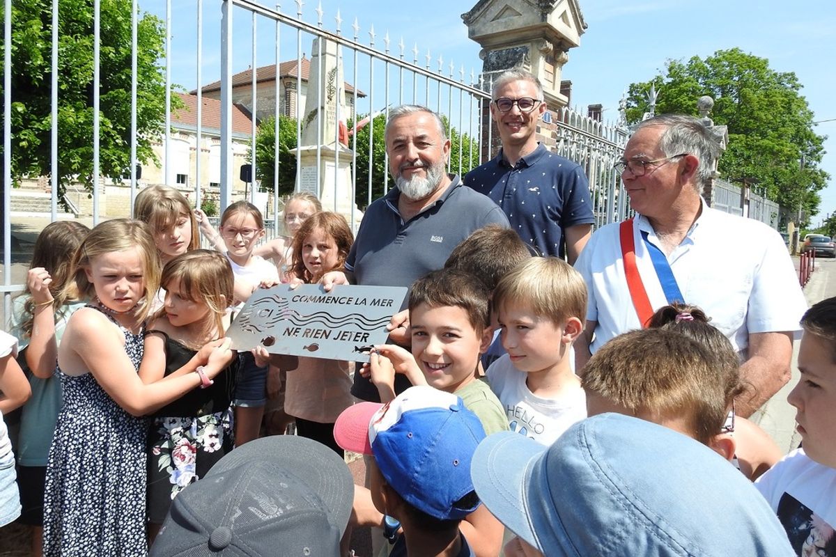 Un message des élèves sur le trottoir - L'Yonne Républicaine