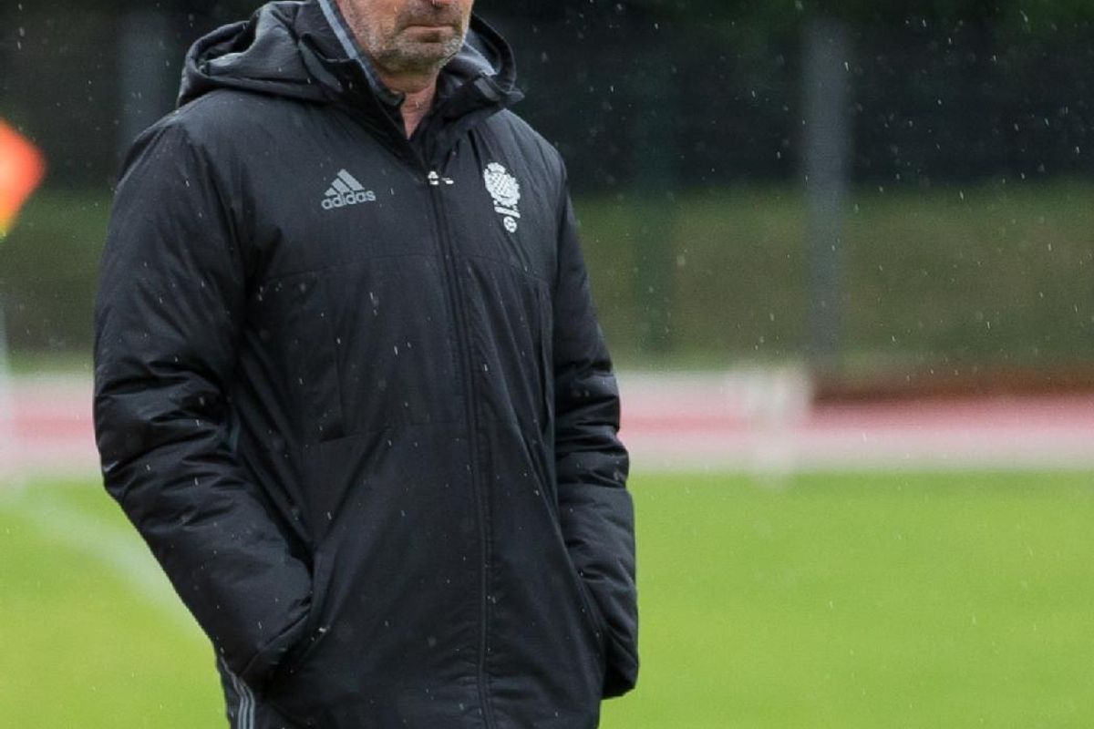 Entraîneur général du FC drouais depuis 2001, Patrice Colas va quitter ...