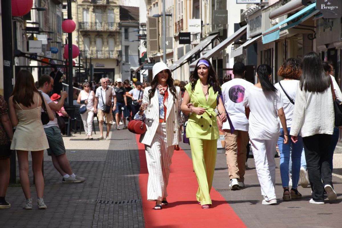 Ce samedi 4 mai, la mode s’invite place du Marché avec un défilé - Le ...