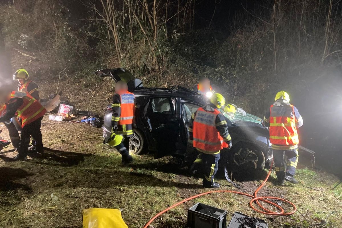 Un homme de 26 ans grièvement blessé dans une sortie de route à Pouilly-sous-Charlieu - Le Pays ...
