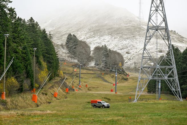 Les premières neiges sont tombées sur les monts du Cantal - La Montagne