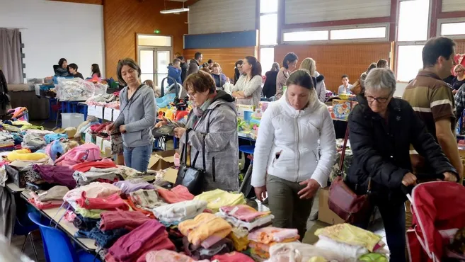 SAINT BEAUZIRE. Les chineurs au rendez-vous des puces - La Montagne