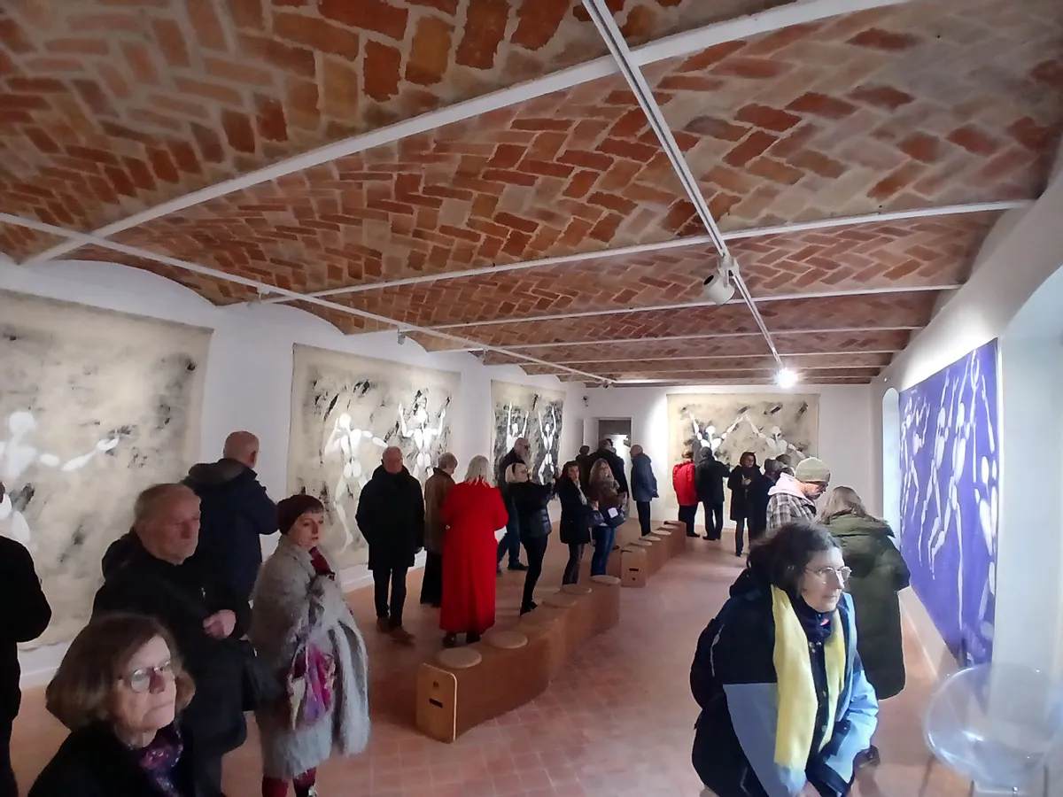 Les silhouettes du peintre Jérôme Mesnager exposées à la Maison Triolet ...