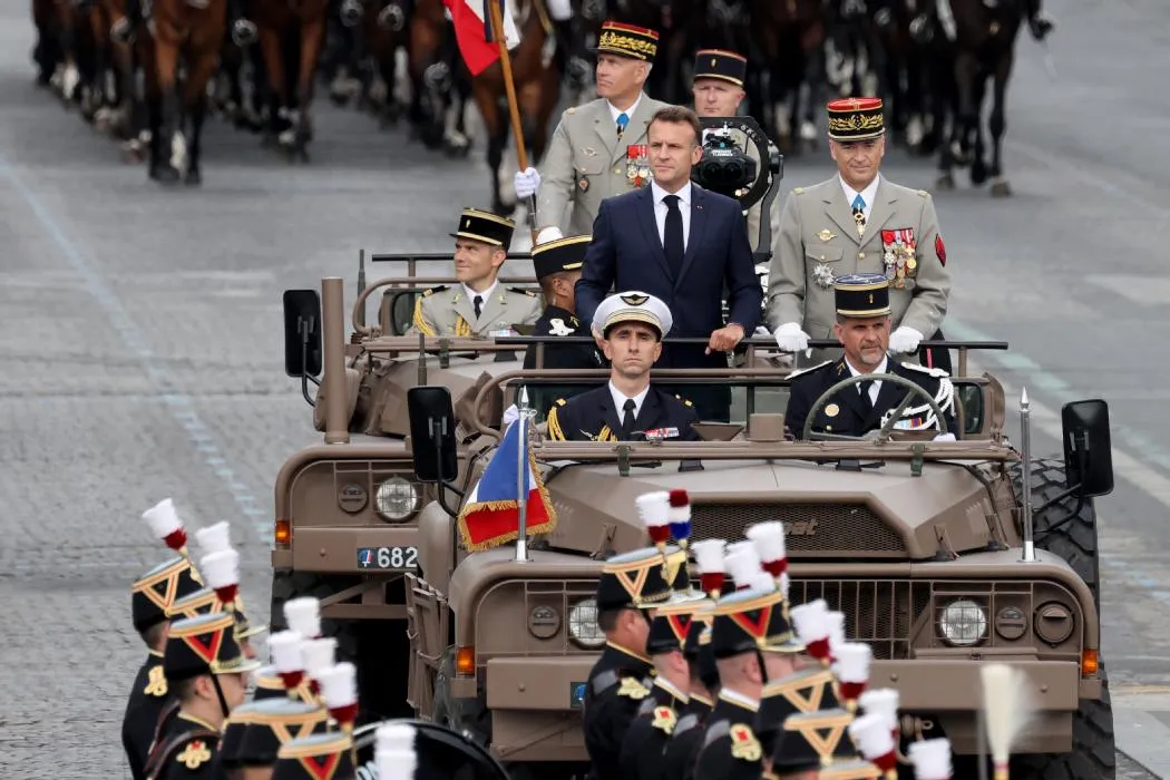 Défilé et parade du 14-Juillet sur les Champs-Élysées : 5 images pour ...