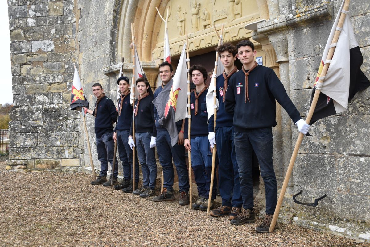 Les routiers scouts d'Europe, en marche vers Vézelay, ont fait une ...