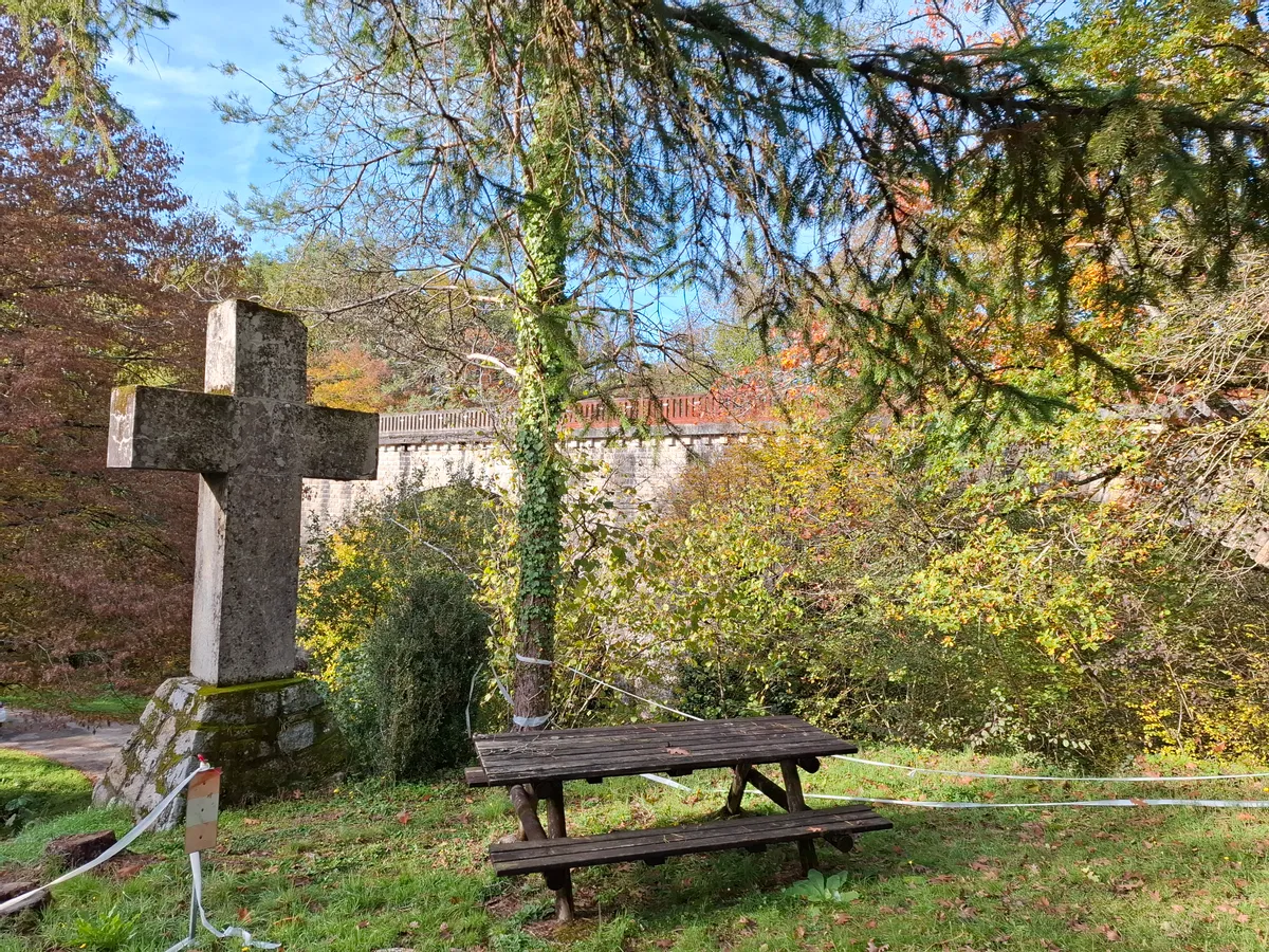 Enfant du pays, agriculteur et maire de la commune, Pierre Roux aime ...