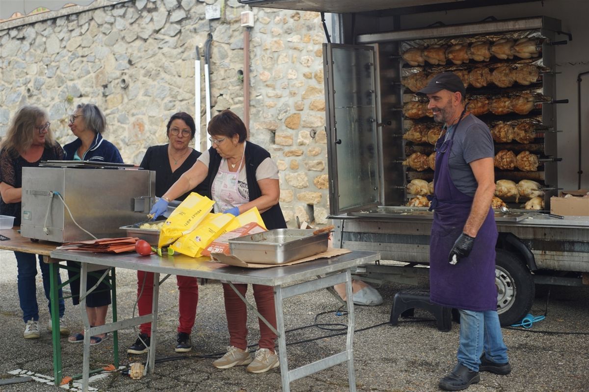 À Meys, le CCAS a régalé les Meysards - Le Pays Roannais