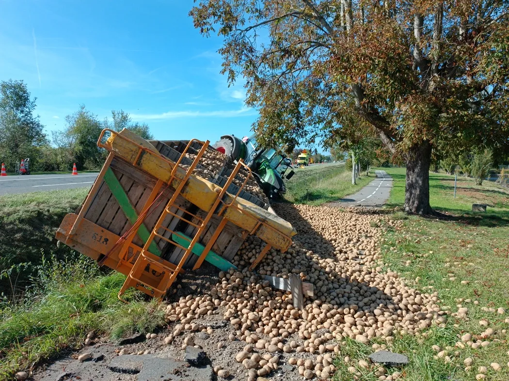 Un accident entre un tracteur et un utilitaire sur la D923 à Courville-sur-Eure - L’Écho Républicain