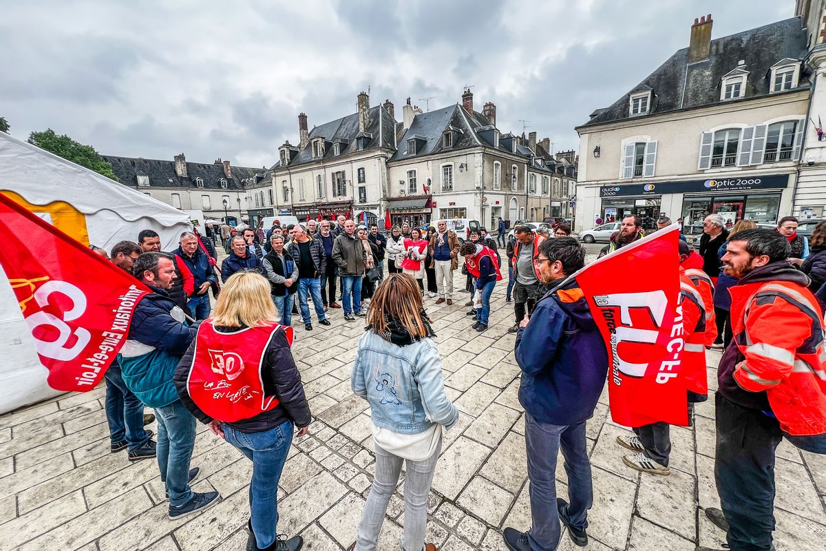 Une cinquantaine d’employés municipaux à Châteaudun en grève pour ...