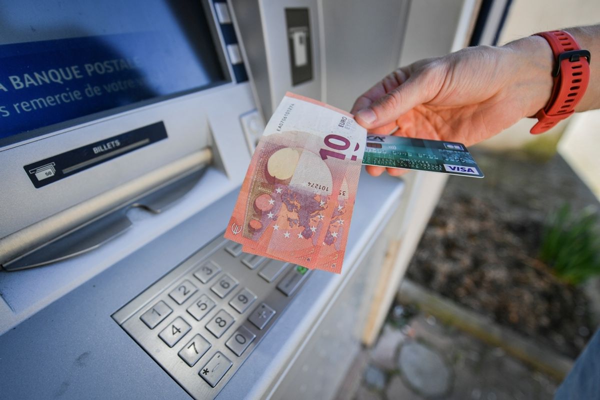 Ils avaient tenté d’extorquer 300 € à deux jeunes filles en errance au ...