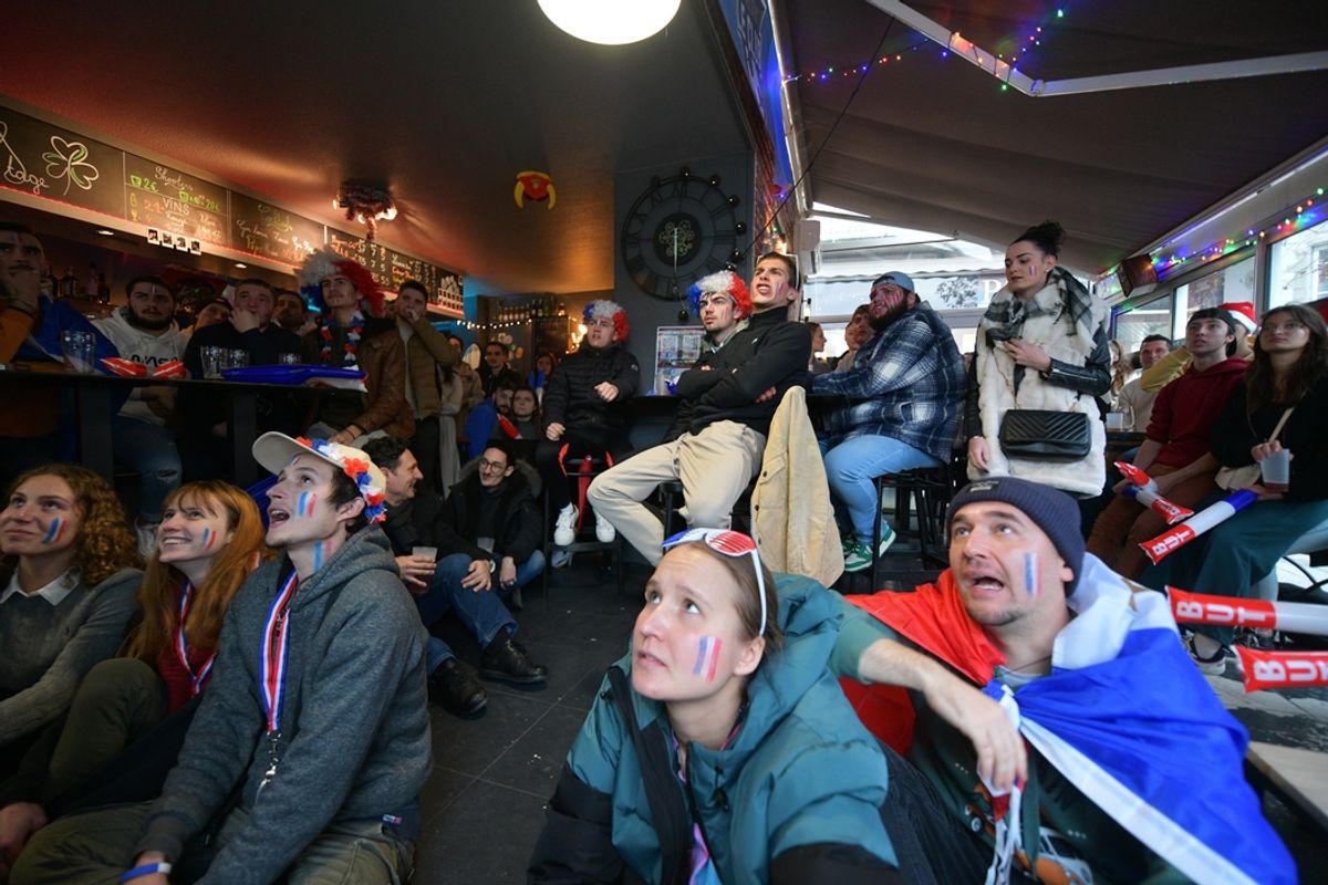 "On attend et on observe" : le casse-tête des bars dans le Cantal avec ...