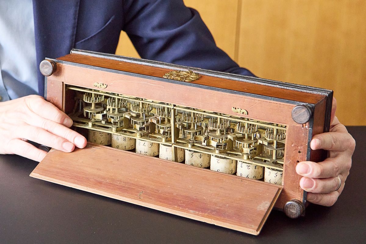 "Scandale national" : pourquoi la vente d'une ''pascaline'', du génial Blaise Pascal, provoque ...