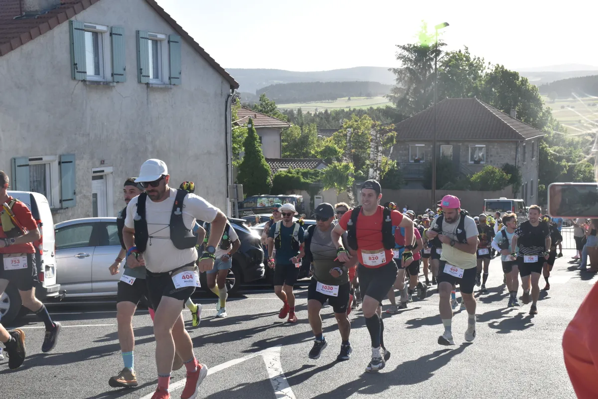 C'est parti ! Les coureurs de l'Ultra ont officiellement lancé le Trail ...