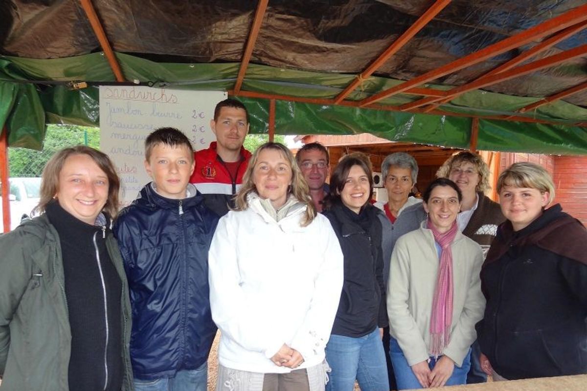 La brocante de Ricros victime de la pluie - La Montagne
