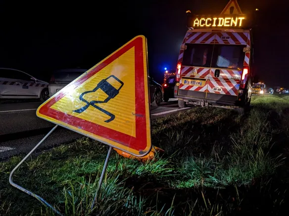 Un poids lourd couché sur la RN 145 à Droux, la route rouverte dans la nuit - Le Populaire du Centre