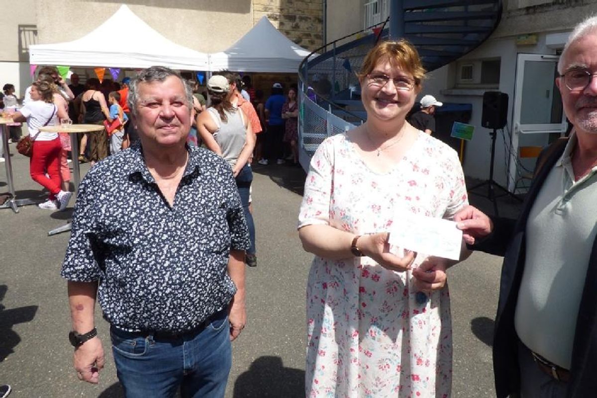 BAULE. Le Rotary Orléans-Ouest remet un chèque à l’institut médico-éducatif Le Château - La ...