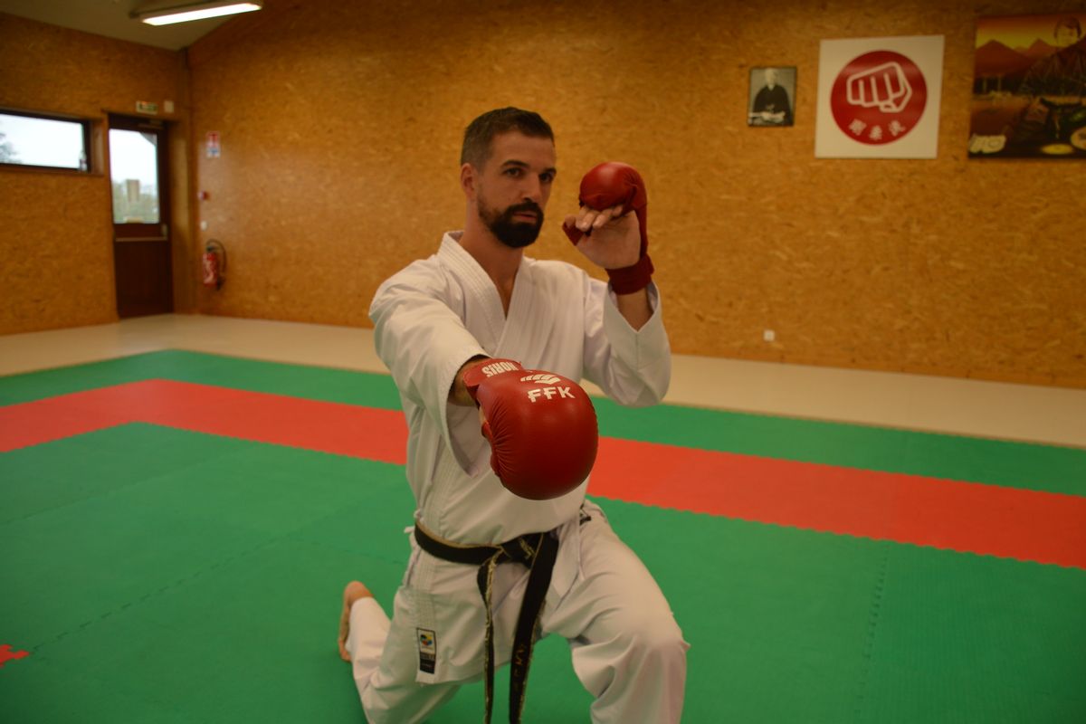 Le champion de karaté Jérémy Roche est devenu entraîneur à Peschadoires ...