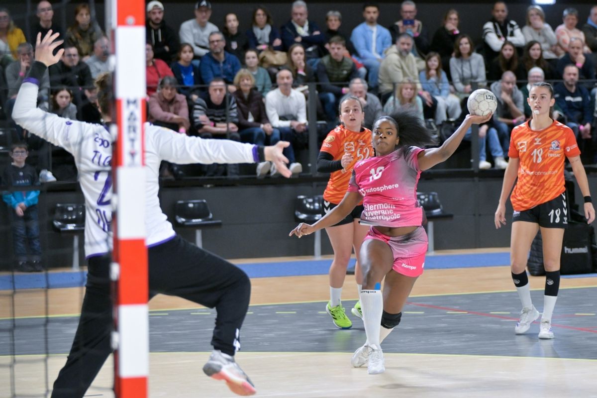 Handball (D2 Féminine) : deux nouvelles prolongations au HBCAM 63 - La ...