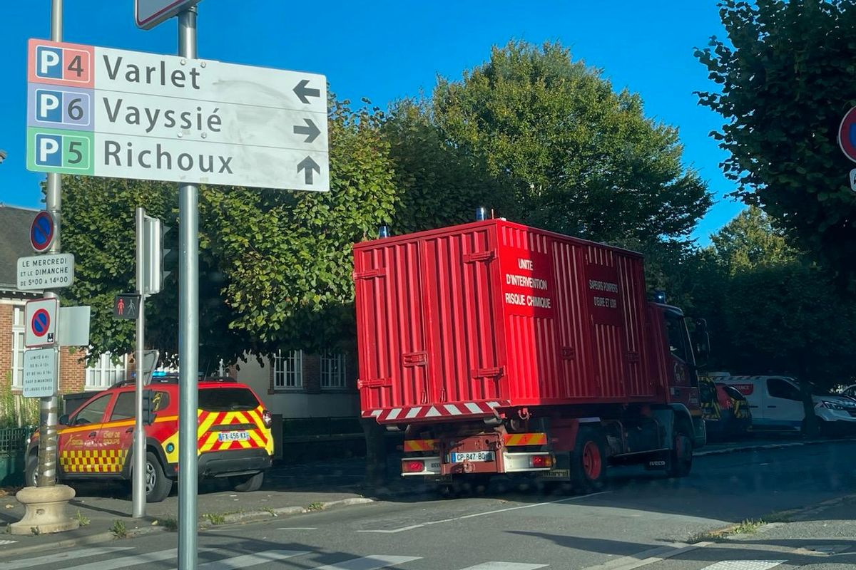 Lycée Elsa-Triolet à Lucé entièrement évacué à cause d'une odeur de gaz ...