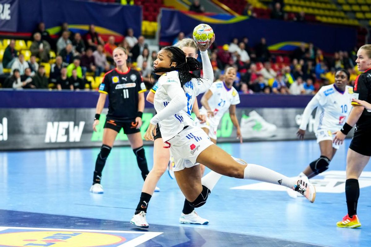 Pauletta Foppa et l'équipe de France de handball en finale du Mondial ...