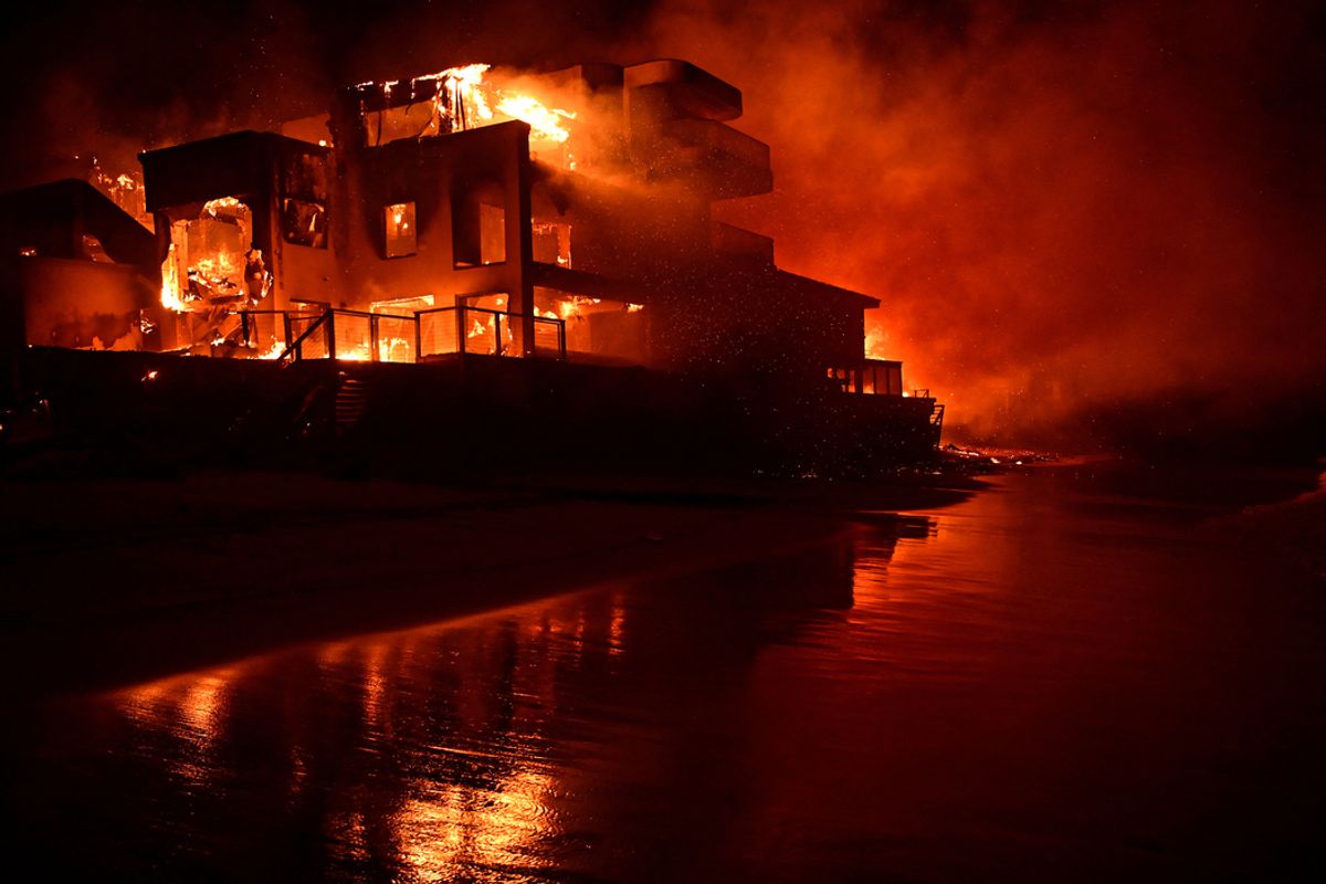 Incendies hors de contrôle à Los Angeles : Paris Hilton voit sa maison ...
