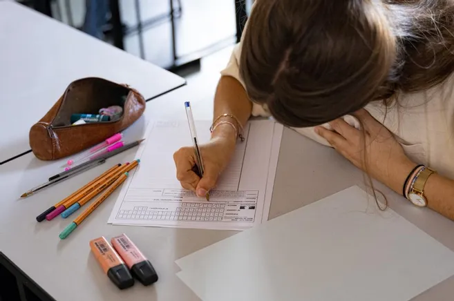 Lutte contre la fraude au baccalauréat : des détecteurs de smartphones ...
