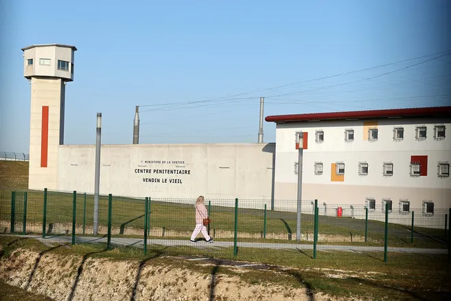 Onze nouveaux détenus "dangereux" incarcérés dans la prison ultra ...