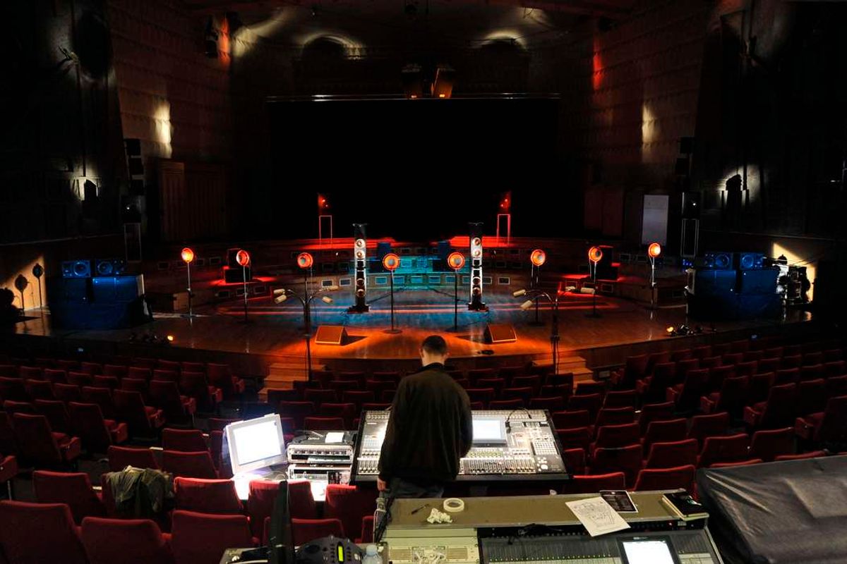 Daniel Teruggi, directeur du groupe de recherches musicales, en concert ...