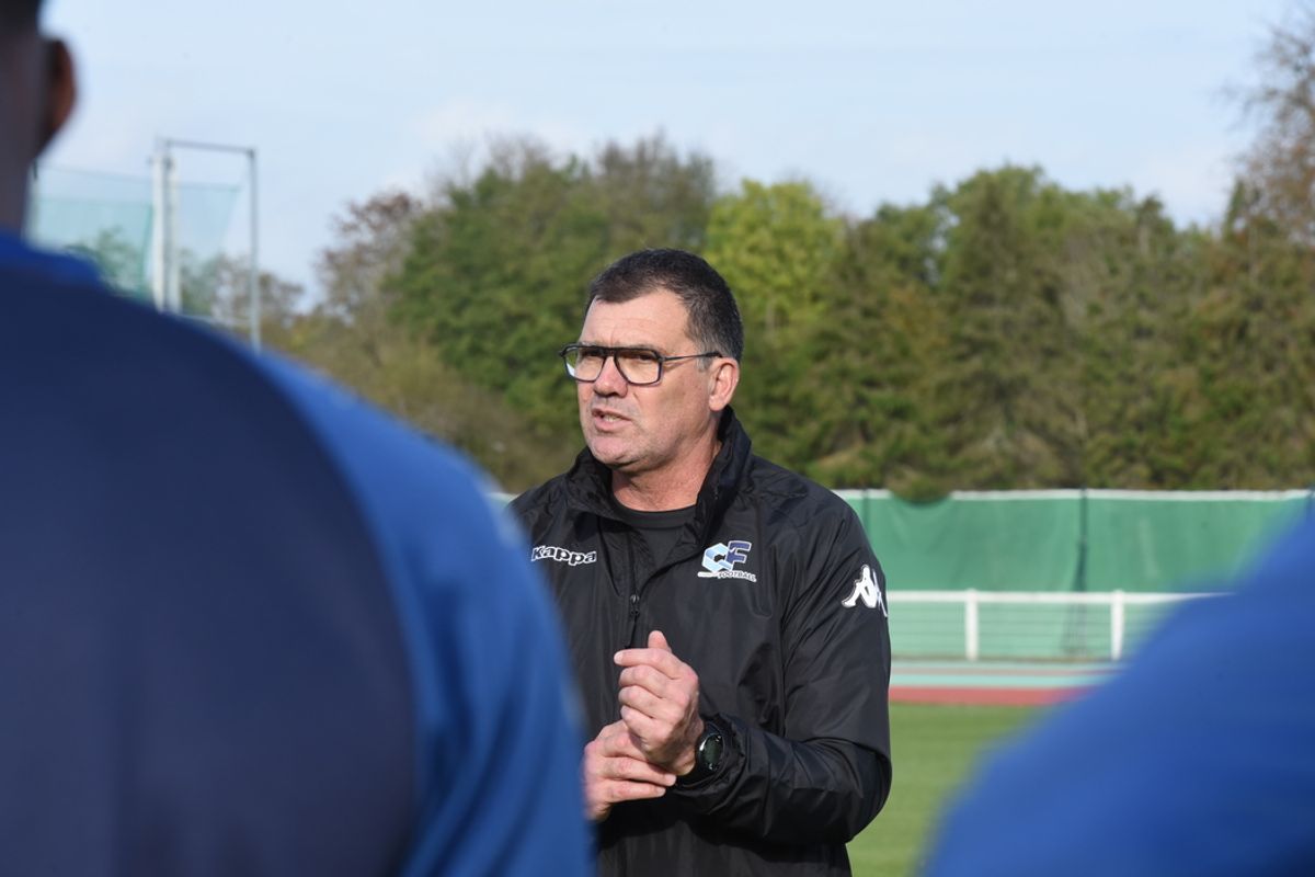Le coach Pierre-Yves David déjà au travail avec le C'Chartres Football ...