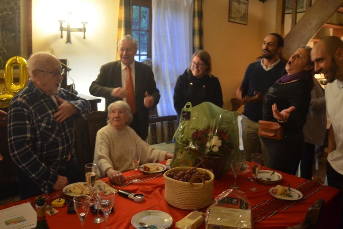 Il fête ses 100 ans chez lui, bien entouré - L’Écho Républicain