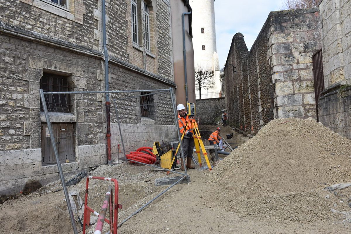 Chantier du pourtour de la cathédrale : le bas de la rue des Acacias ...