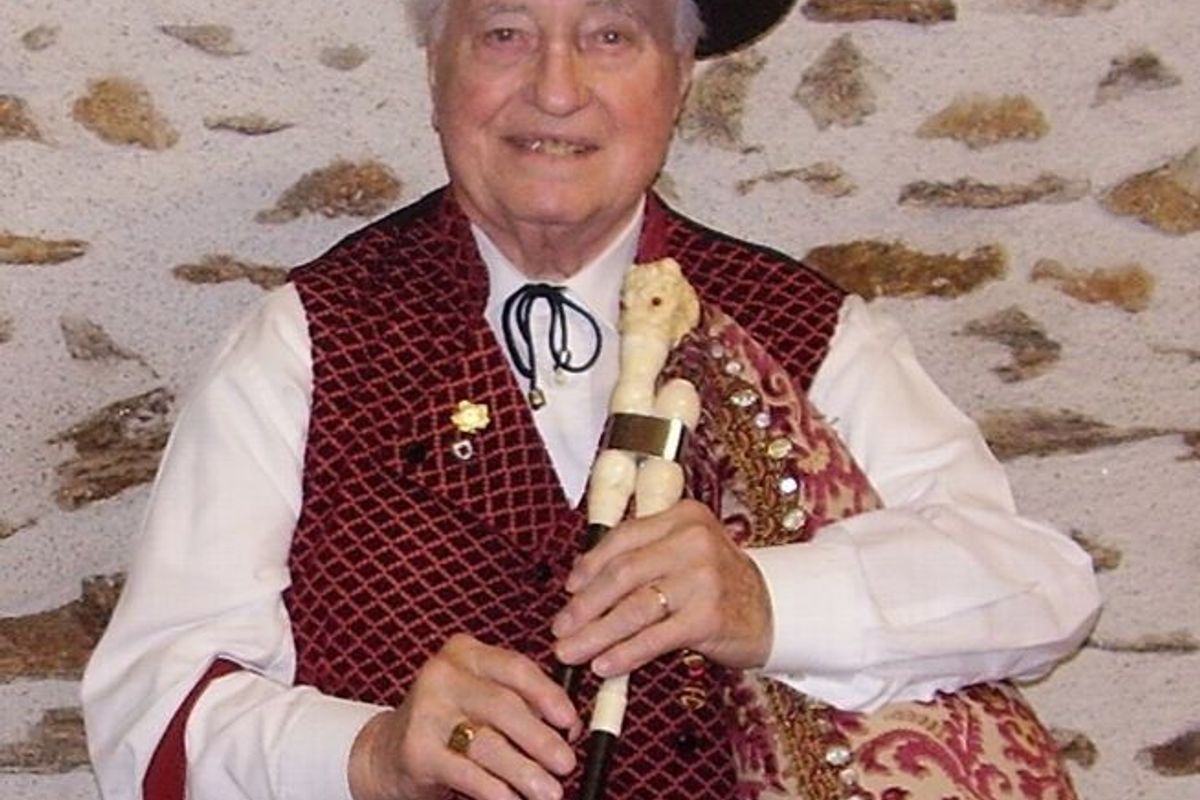Paul Faye, président d’honneur et 86 ans de folklore - La Montagne